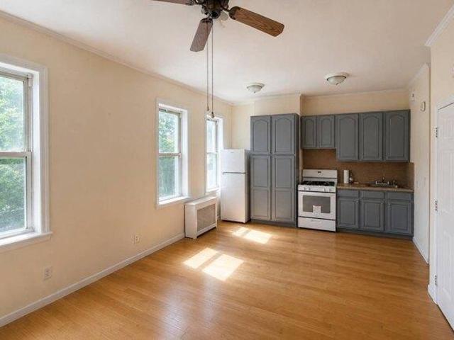 house with 4 bedroom, Maspeth NY ES103602149