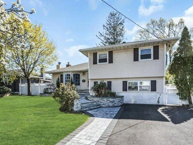 house with 4 bedroom, Massapequa Park NY ES104922274