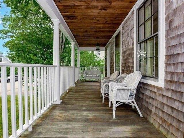 house with 4 bedroom, Mattapoisett MA DS104479211