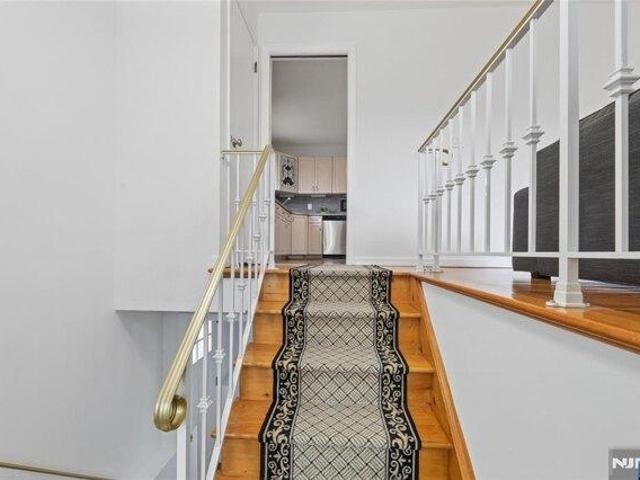 house with 4 bedroom, Maywood NJ DS102762339