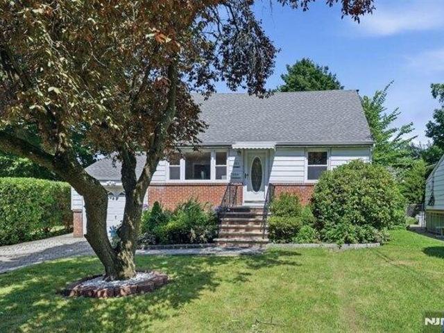 house with 4 bedroom, Maywood NJ ES105176162