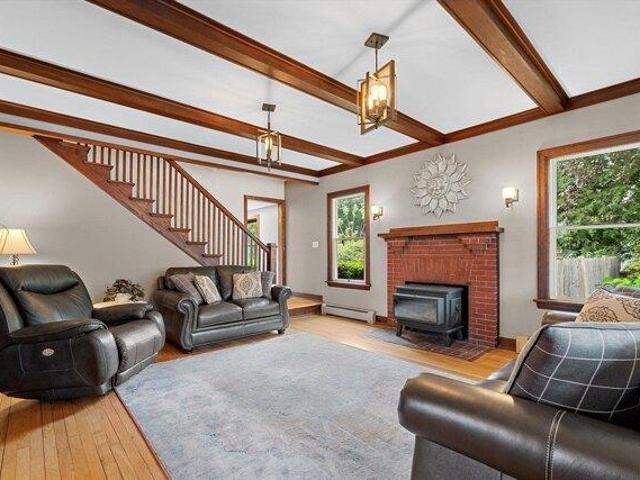 house with 4 bedroom, Maynard MA ES104076384
