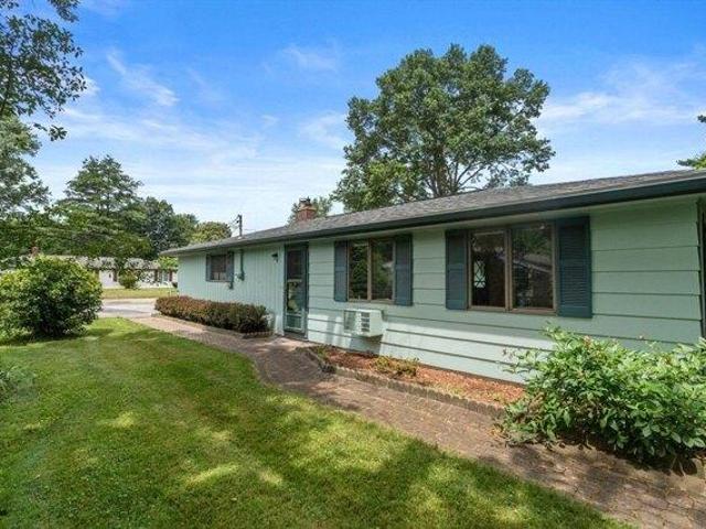 house with 4 bedroom, Maynard MA ES104150033
