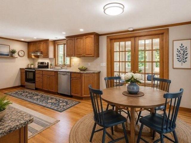 house with 4 bedroom, Maynard MA ES104298504