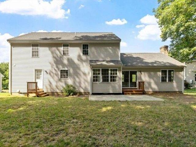 house with 4 bedroom, Maynard MA ES104443341
