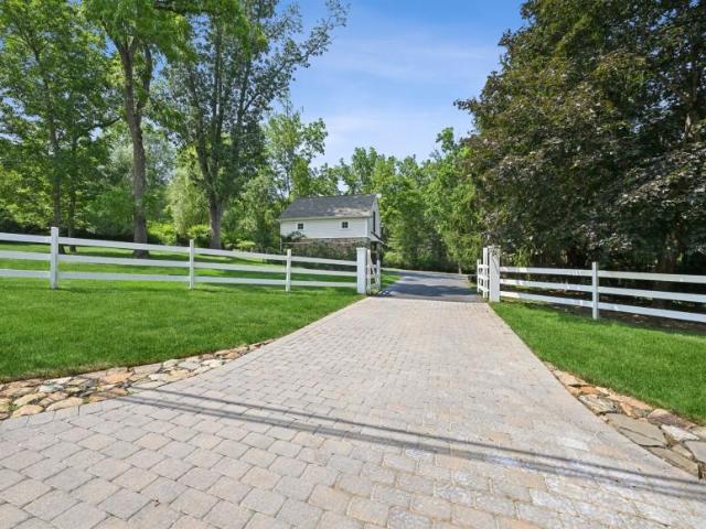 house with 4 bedroom, Mendham Twp. NJ DLS101341066