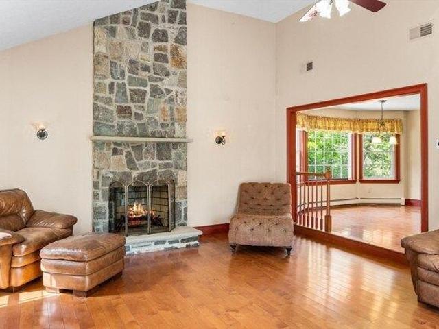 house with 4 bedroom, Mendon MA ES103433599