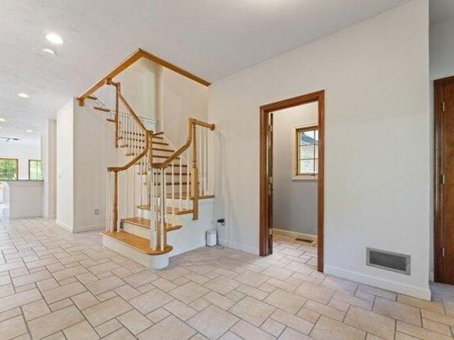 house with 4 bedroom, Mendon MA ES105400861
