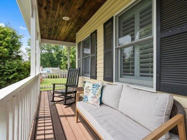 house with 4 bedroom, Medway MA DLS102762155
