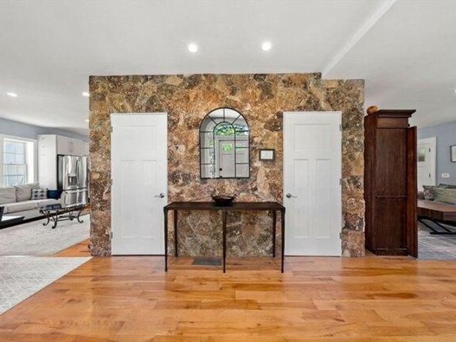 house with 4 bedroom, Medway MA DS104149384