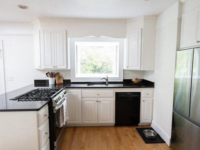 house with 4 bedroom, Medway MA ES103494406