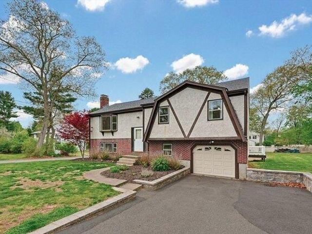 house with 4 bedroom, Medway MA ES103496410