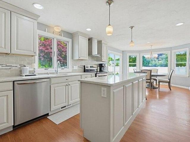 house with 4 bedroom, Medway MA ES103034501