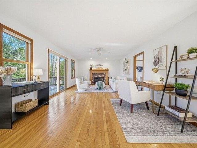 house with 4 bedroom, Medway MA ES103034216