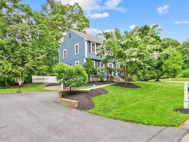 house with 4 bedroom, Medway MA ES104651390