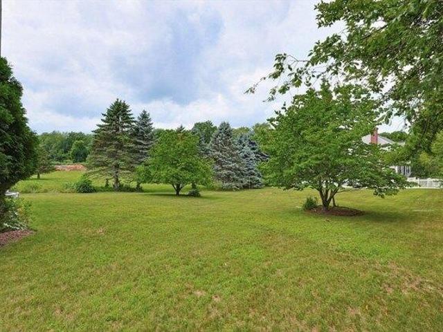 house with 4 bedroom, Medway MA ES104716100