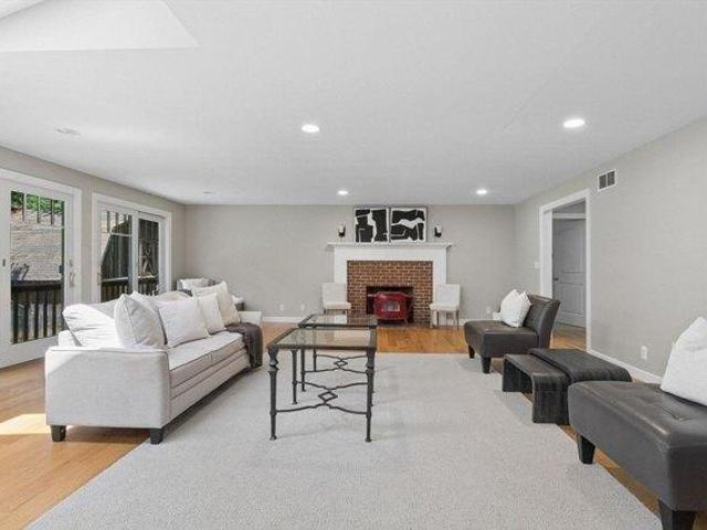 house with 4 bedroom, Medway MA ES104042437