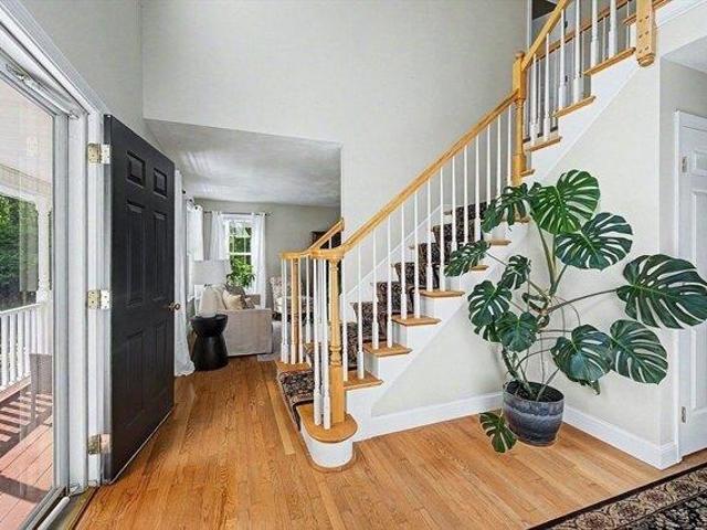 house with 4 bedroom, Medway MA ES104152955