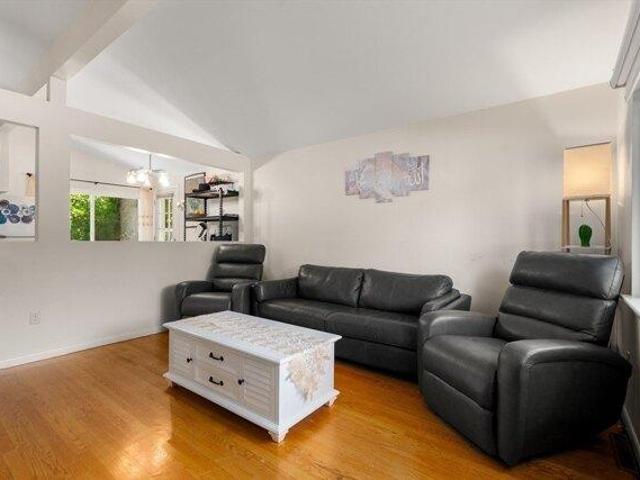 house with 4 bedroom, Medway MA ES105041091