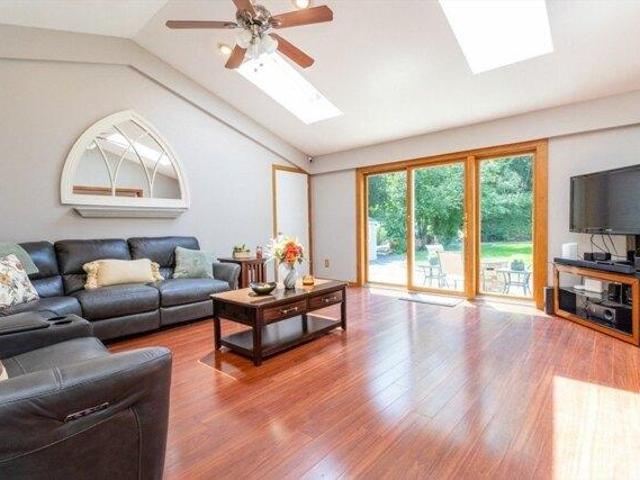 house with 4 bedroom, Medway MA ES105058908