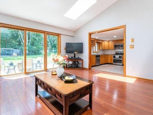 house with 4 bedroom, Medway MA ES105192542