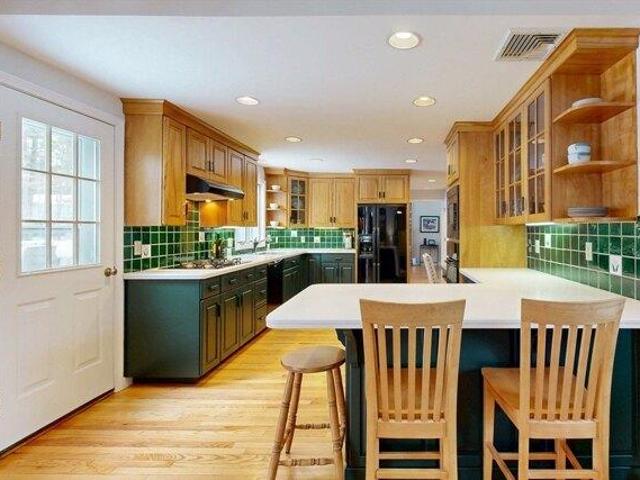 house with 4 bedroom, Medfield MA DLS102480148