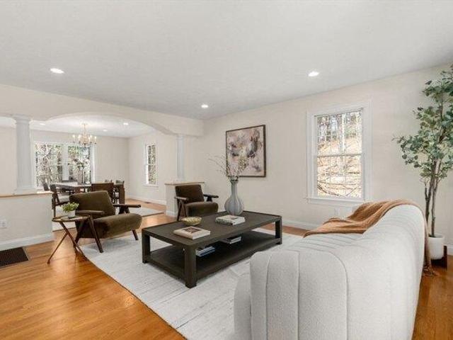 house with 4 bedroom, Medfield MA DS102800828