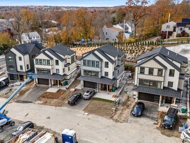 house with 4 bedroom, Medford MA DLS101999371