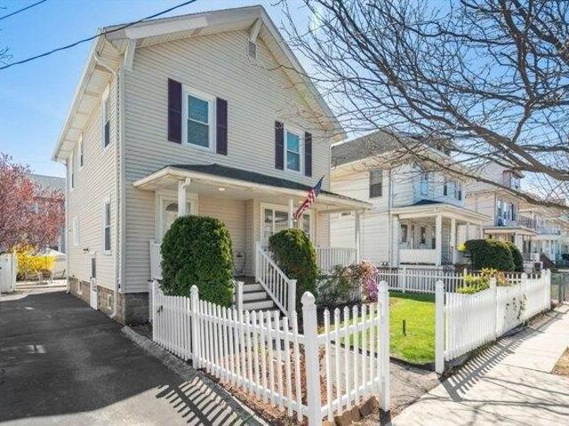house with 4 bedroom, Medford MA DLS102062051