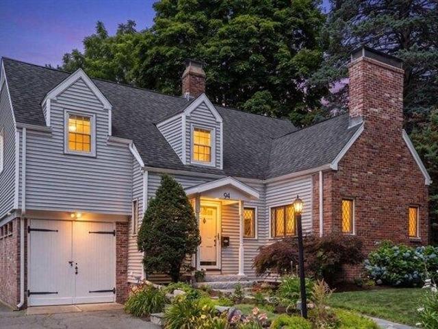 house with 4 bedroom, Medford MA DS104295718
