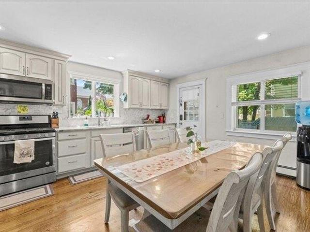 house with 4 bedroom, Medford MA ES104297570