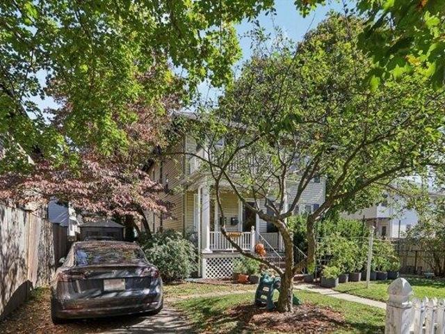 house with 4 bedroom, Medford MA ES104332401