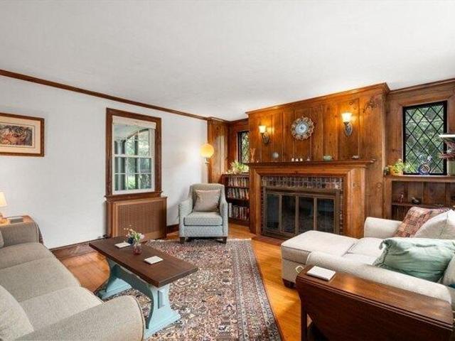 house with 4 bedroom, Medford MA ES104481647