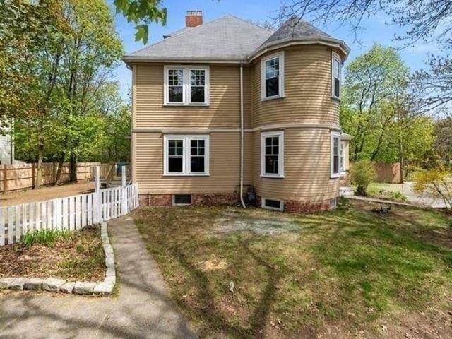 house with 4 bedroom, Medford MA ES104909679