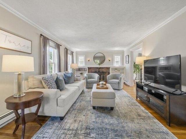 house with 4 bedroom, Medford MA ES104921280