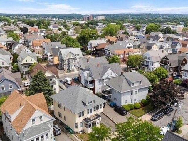 house with 4 bedroom, Medford MA ES105142428