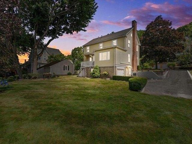 house with 4 bedroom, Medford MA ES105229168
