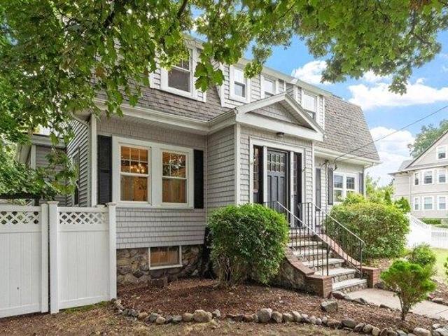 house with 4 bedroom, Medford MA ES105230073