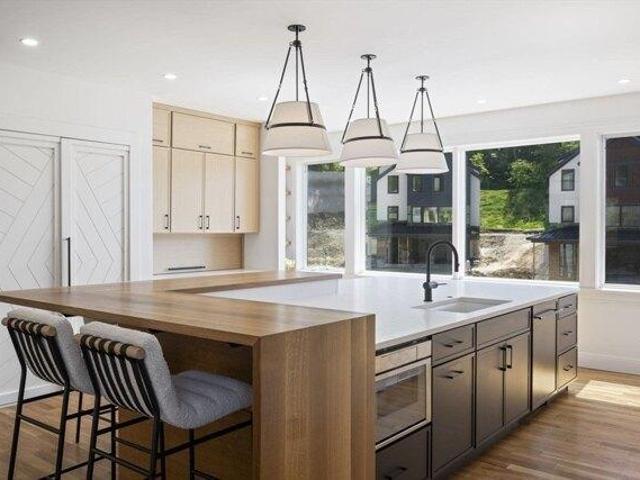 house with 4 bedroom, Medford MA ES103851442