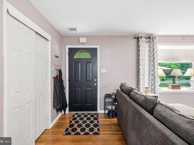 house with 4 bedroom, Medford NJ ES105192468