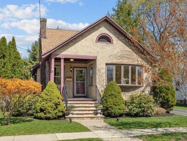 house with 4 bedroom, Melrose MA DLS102372729