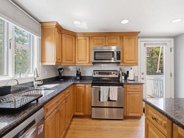 house with 4 bedroom, Melrose MA DLS102961414