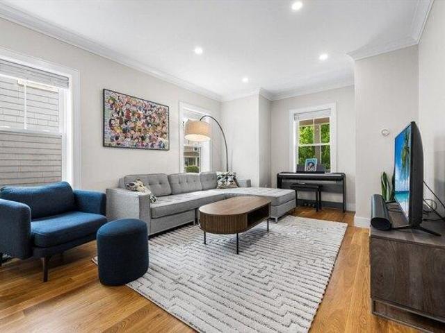 house with 4 bedroom, Melrose MA DLS103033955