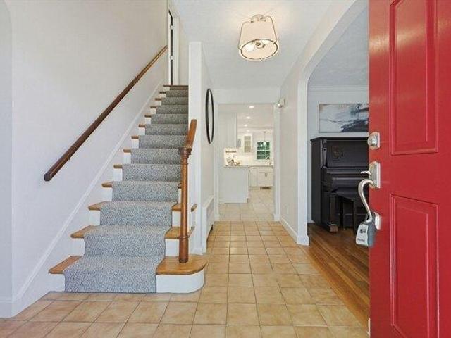 house with 4 bedroom, Melrose MA ES104079086