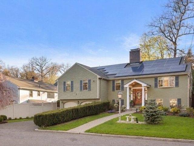 house with 4 bedroom, Melrose MA ES103850477