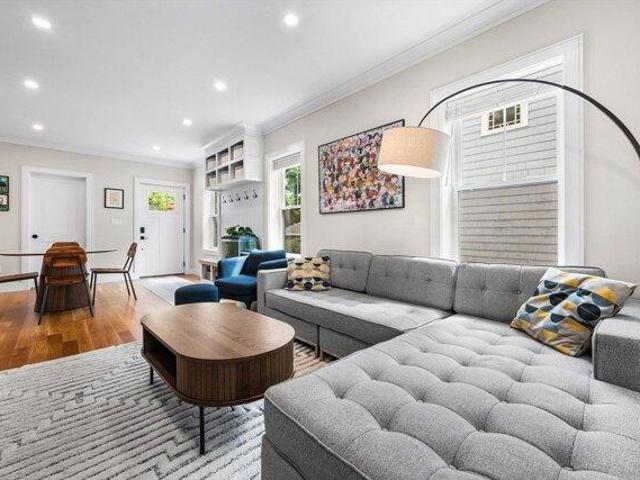 house with 4 bedroom, Melrose MA ES103927968