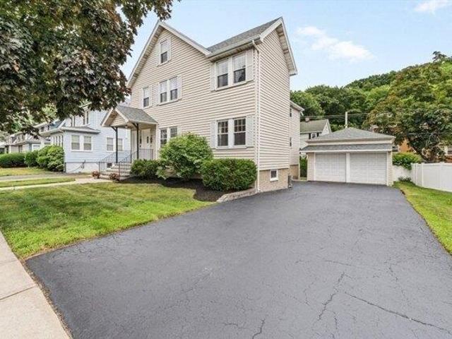 house with 4 bedroom, Melrose MA ES103970387
