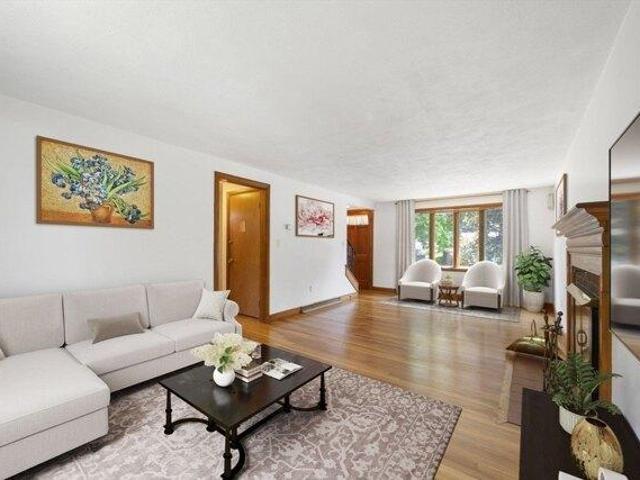 house with 4 bedroom, Melrose MA ES103970408