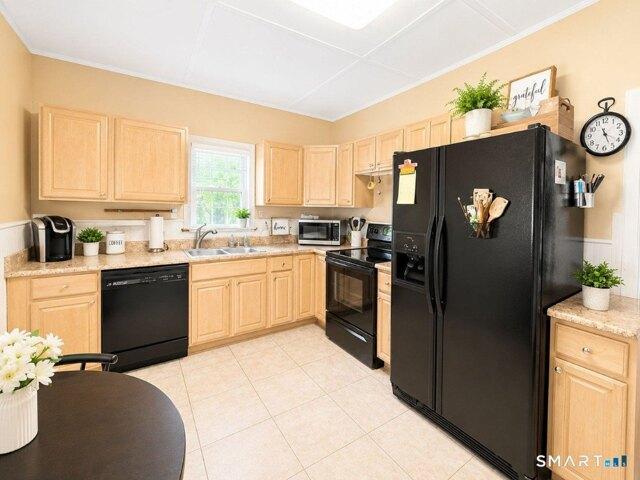 house with 4 bedroom, Meriden CT ES104192024