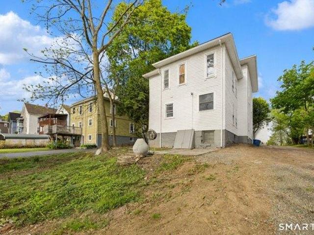 house with 4 bedroom, Meriden CT ES104441311